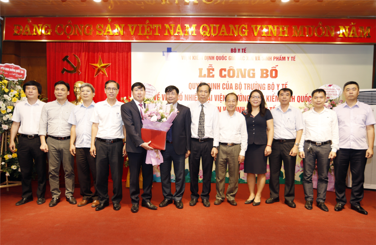 Lễ bổ nhiệm lại chức vụ Viện trưởng Viện Kiểm định Quốc gia Vắc xin và ...