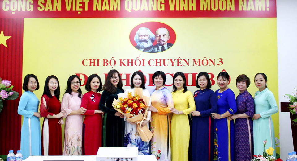 Chi bộ Khối chuyên môn 3 kết nạp Đảng viên mới | Viện kiểm định Quốc ...