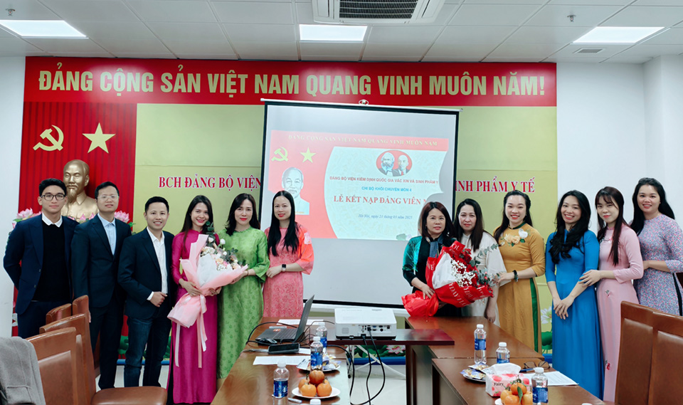 Chi bộ khối Chuyên môn 4 kết nạp Đảng viên mới | Viện kiểm định Quốc ...